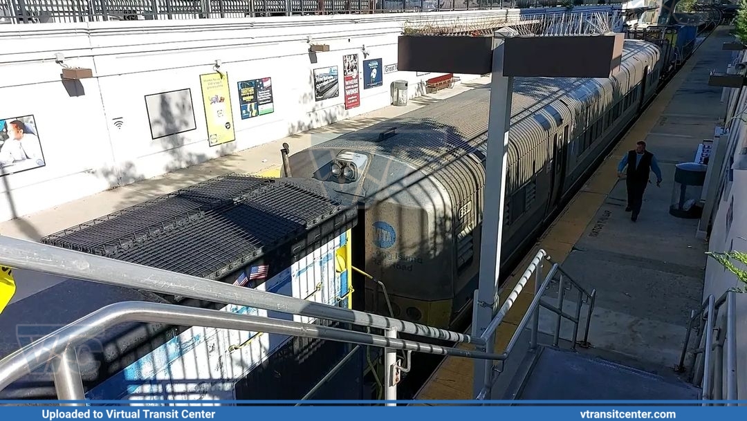 MTA New York City - Long Island Railroad - LIRR M7 enters Long Island ...